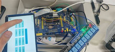 基于stm32f429igt6正点原子阿波罗v2开发板，依托touchgfx实现gui设计，打造一个简单的rtos系统，并实现多io高低电平