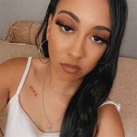 👑 Queen Me Prettyslimthickchic • Threads Say More