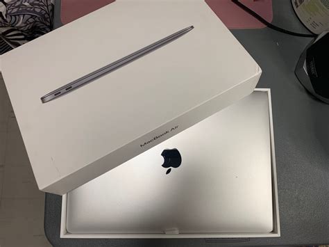 Macbook Air M1 256GB/8GB 8CPU/7GPU Silver Battery Cycle Count: 16 ...