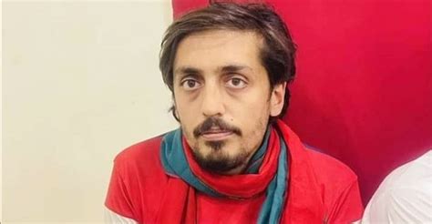 ভিডিও ইমরানকে বাঁচিয়ে প্রশংসায় ভাসছেন পাকিস্তানি যুবক