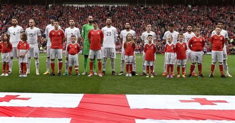 თუ ცხოვრება არ გიღიმის ცოტა წაუღიტინე გოგოებო თუ ეთანხმებით გააზიარეთ