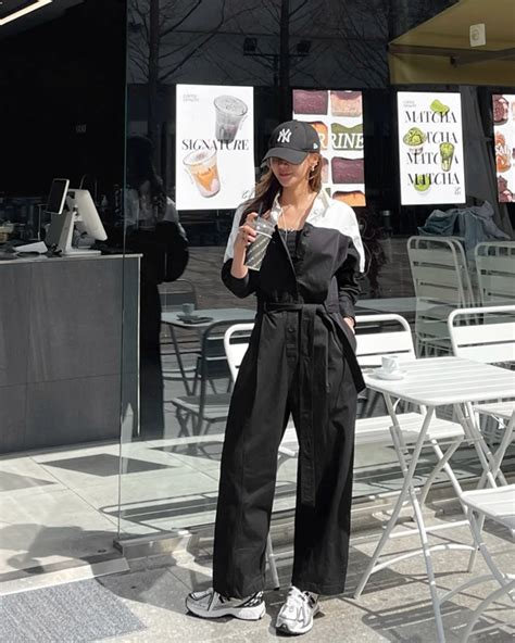 이지 캐쥬얼 룩 난닝구 Naning9” 한여름에는 단독으로 봄가을겨울에는 같이 레이어드해서 입기 너무 좋은 만능 레이스 나시원피스🖤 Instagram