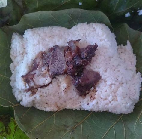 Berbagi Nasi Jangkrik Dalam Prosesi Buka Luwur Sunan Kudus