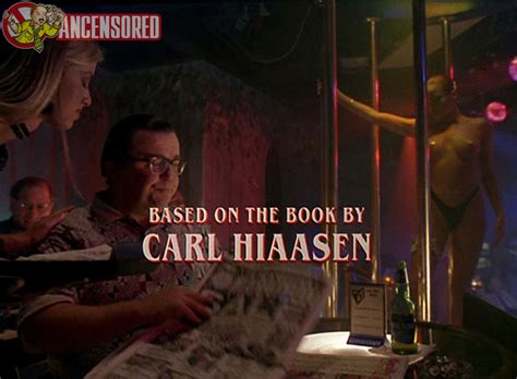 Nackte Daphne Duplaix In Striptease