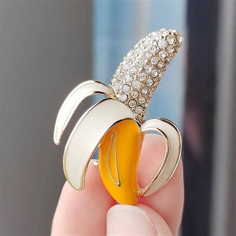 Fashion Sparking Rhinestone Banana Brooches For Women Cute Sweet Fruit