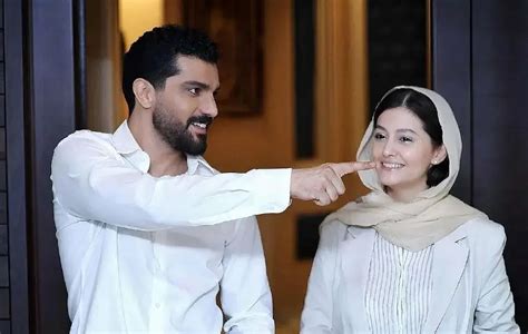 صحنه غیرمنتظره خواستگاری سینا مهراد از پردیس احمدیه در ماشین فیلم