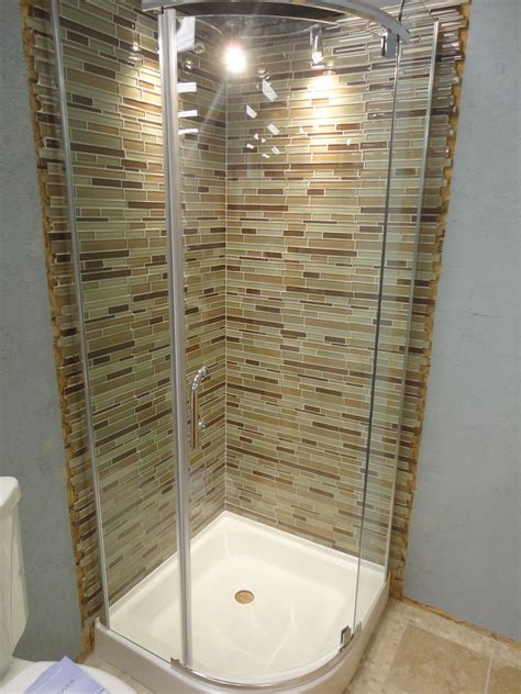 Prosto 32 X 32 Round Shower Enclosure Kit With Hinged Doors And Tray