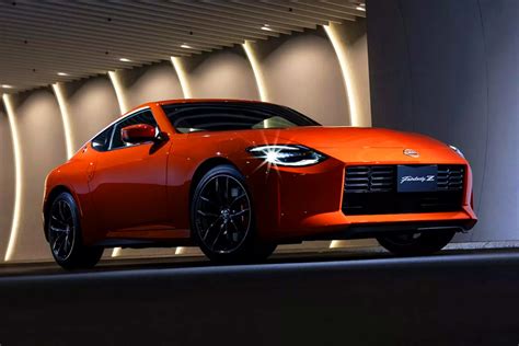 유니크한 색상으로 돌아온 신형 스포츠카 탑재된 신기능에 깜짝