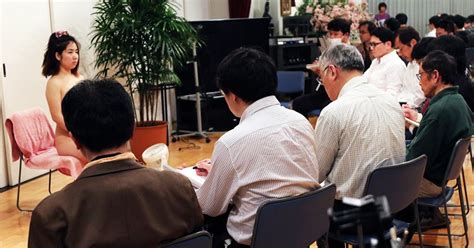 Mengapa Begitu Banyak Wanita Jepang Tetap Perawan