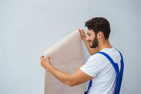 수리 중 벽지 작업을 하는 작업자 사진 배경 및 무료 다운로드를위한 그림 Pngtree
