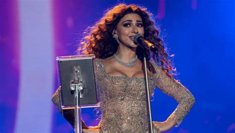 مريام فارس في إطلالة ساحرة مايوه مثير يبرز مفاتنها صور