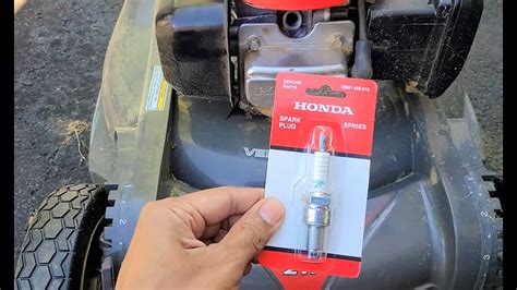 Replace the spark plug on a lawn mower - YouTube