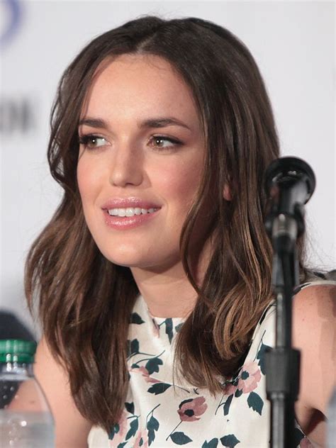Elizabeth Henstridge Biography Height Life Story Super Stars Bio