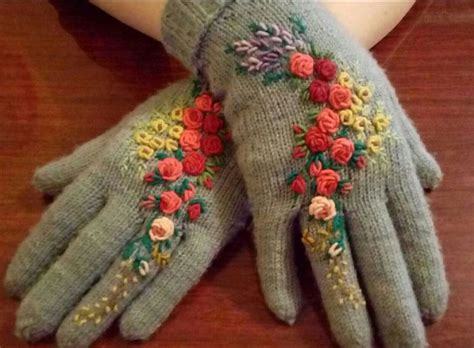 Перчатки с вышивкой Рококо. | Hand embroidery patterns, Knitting, Wool ...
