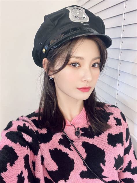 에버글로우 왕이런 촬스의 이슈와 유머