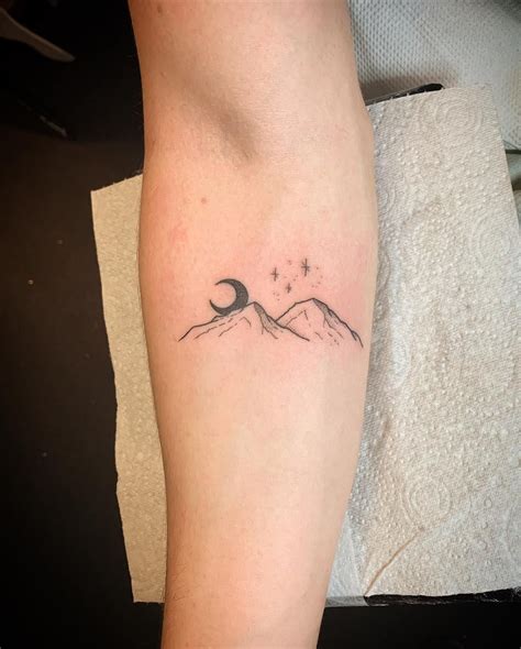 Minimalist Tattoo Ideas That Prove Less Is More Man Of Many Minimalist Tattoo Tattoo