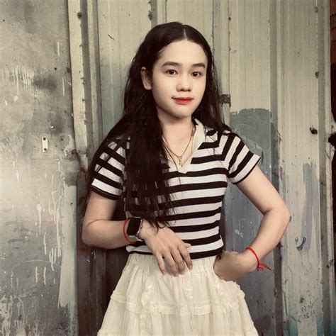 สาว Esx