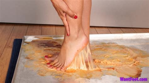 Lara Barefoot Atascada Hd Mp4 Wantfeet Clips4sale