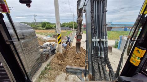 오늘의 일지 현대 굴삭기 02 Hx60amt 조립식집 오우수 배관 상수도 및 정화조 터파기 작업 및 되메우기 작업 Youtube