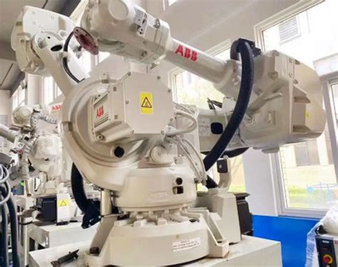Versatile Abb Robot Arm For Multiple Manufacturing Processes