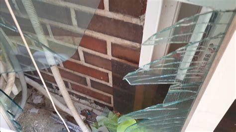 깨진 유리 창문 버리는 방법 하수구망 교체 Youtube