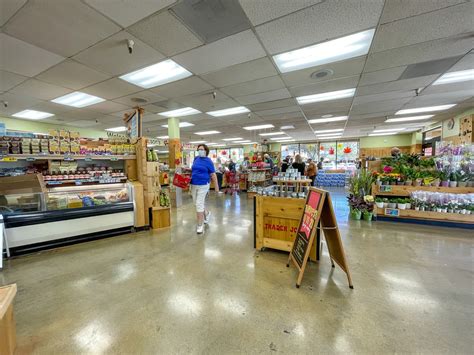 Trader Joes SWOT Analysis Mitigating Threats In The Grocery Industry