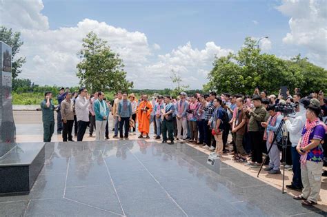 លោកអភិសន្តិបណ្ឌិត ស សុខា