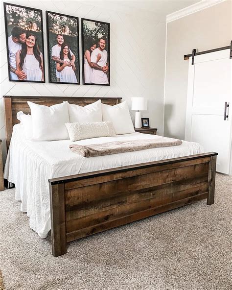 Examples Of How To Arrange Photo Frames On A Wall