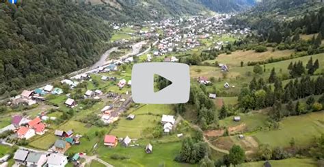 Неймовірні краєвиди з висоти пташиного польоту у мережі показали як виглядає одне із гірських