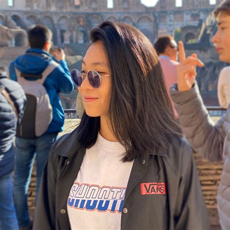 About Chloe Ho Medium