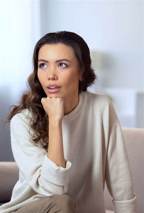 6 Friendship Red Flags We All Quietly Pretend Are Normal Even Though