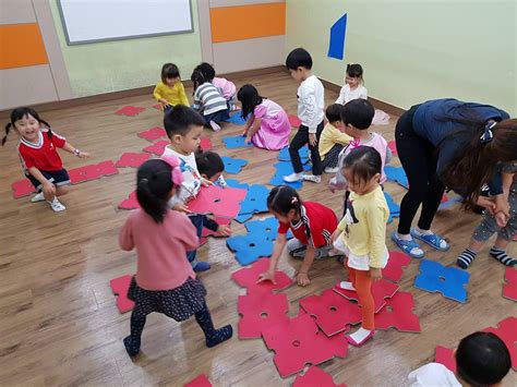 힘찬어린이체육교실 색판 놀이~ 3일연휴 뒤에 체육놀이라그런지 아이들이 더욱더 신나하는군요