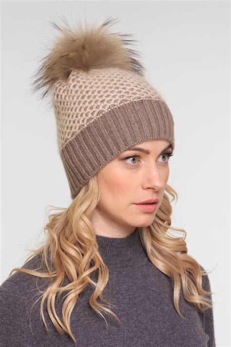 Шапка из кашемира с помпоном купить с быстрой доставкой | KHAN Cashmere ...