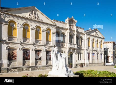 Facadeexteriorofmuseum Of Fine Artsmuseedesbeaux Artson