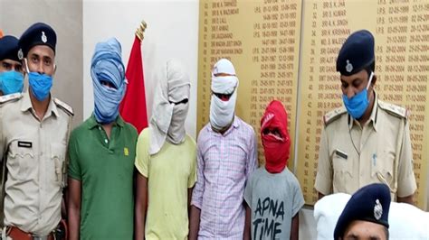 छपरा बाइक पर बैठी महिला से बीच सड़क हुई मारपीट और छेड़छाड़ 4 आरोपी गिरफ्तार Chhapra A Woman