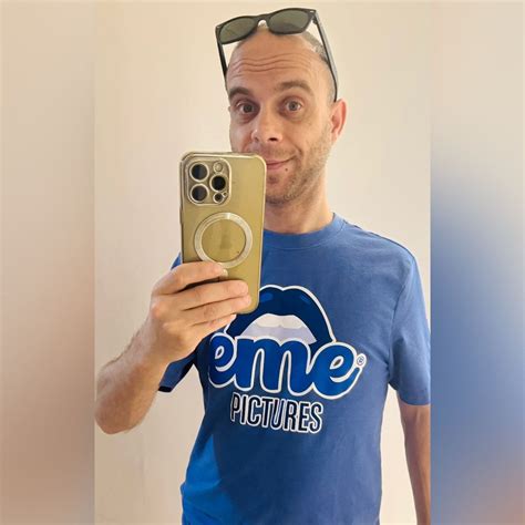 Eme Oficial Social Manyvids