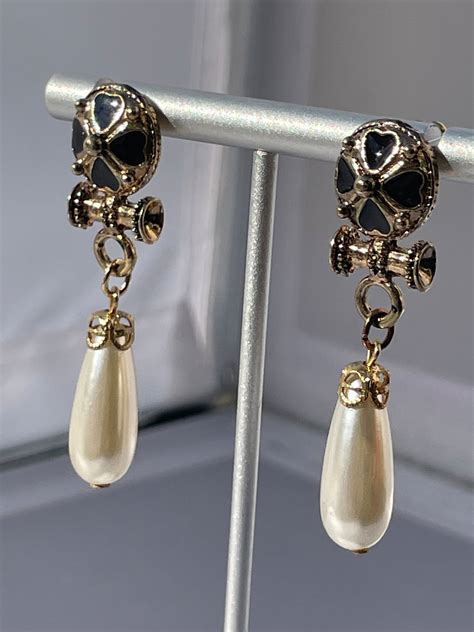 Beautiful Vintage Pearl Drop Earrings Wblack Enameled Details Etsy