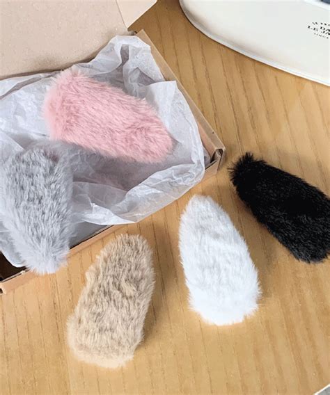 당일출고11 밍밍 키치한 밍크 퍼 삼각 겨울 옆머리 똑딱핀 헤어핀 머리핀 삼각핀 에이블리