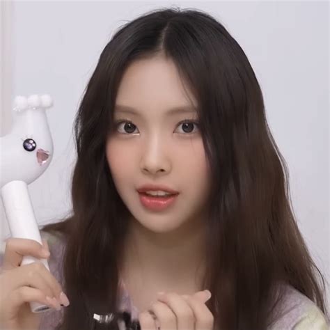 Hyein Jeans Korean Girl Groups Girl Group South Korean Girls Y2k