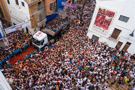 В Испании прошла ежегодная «битва помидорами». Фотогалерея