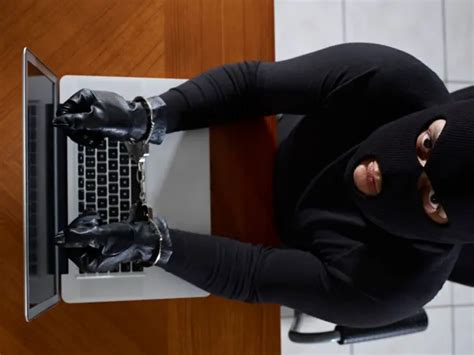 लग्नासाठी आलो अन् आयोजकच गायब झालेत सामूहिक विवाहसोहळ्याला आलेल्या 28 जोडप्यांची फसवणूक Bbc