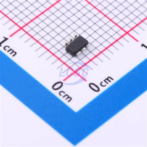 attiny9 tshr microchip tech microcontroller units mcus mpus socs