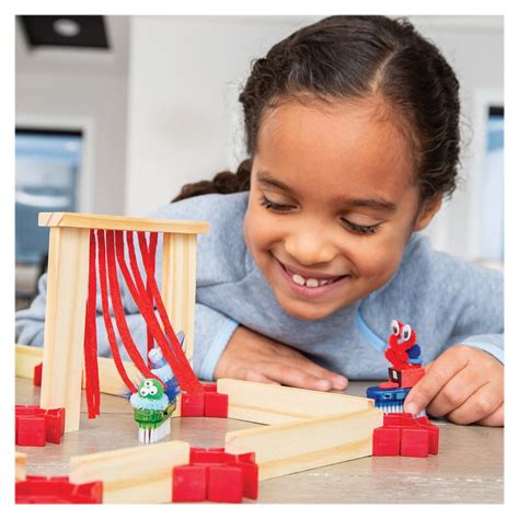 Set Labirint Cu Roboti Motorizati Si Cuburi Keva Creatoysro