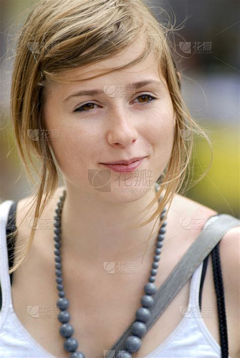 少女 垂直画幅 美 青少年 女人 项链 褐色眼睛 美人 肖像