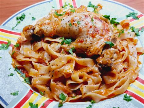 Пилешки бутчета с талиатели Да Готвим