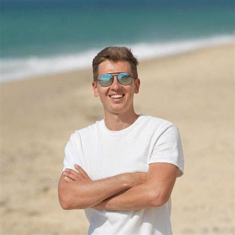 Exploring Pros And Cons Of Daos Vs Traditional Vertical Structures Hackernoon