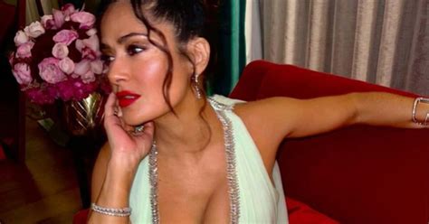 vestido que usó salma hayek en la boda de nadia ferreira y marc anthony