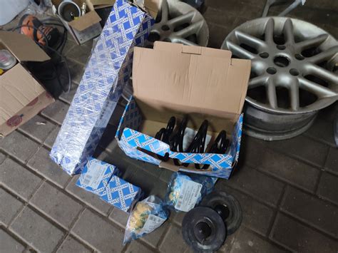 Замена задних амортизаторов и пружин — BMW 3 series (E46), 2,5 л, 2000 ...