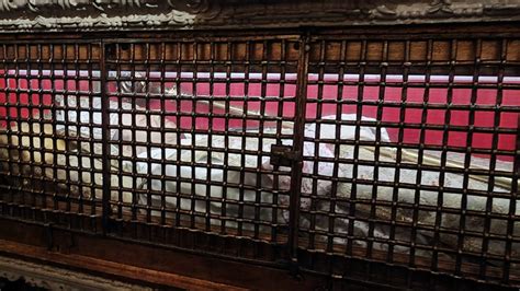 La Catedral De Barcelona Exhibeix Una Mitra Del Segle Xii Restaurada