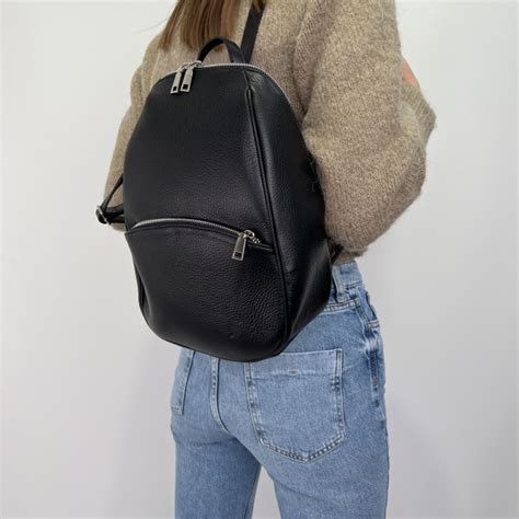 Купити шкіряний жіночий рюкзак Гарантія якості